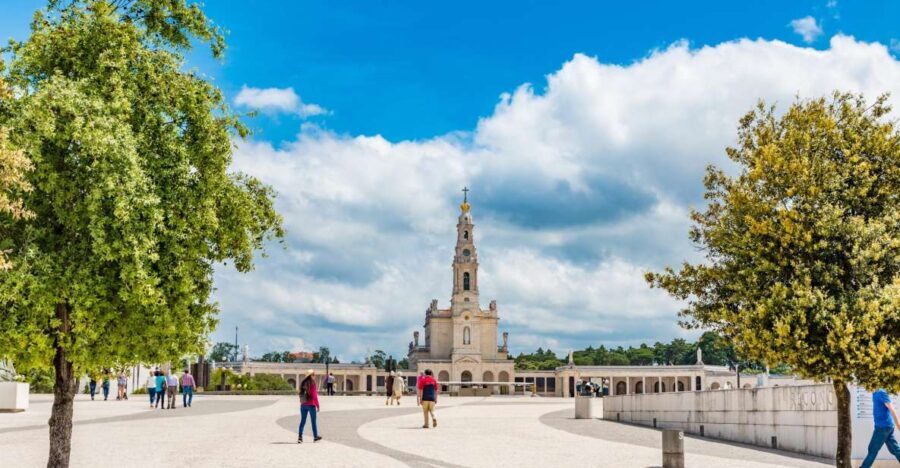 From Lisbon: Fatima, Batalha, Nazare and Obidos Tour - Overview of the Tour Experience