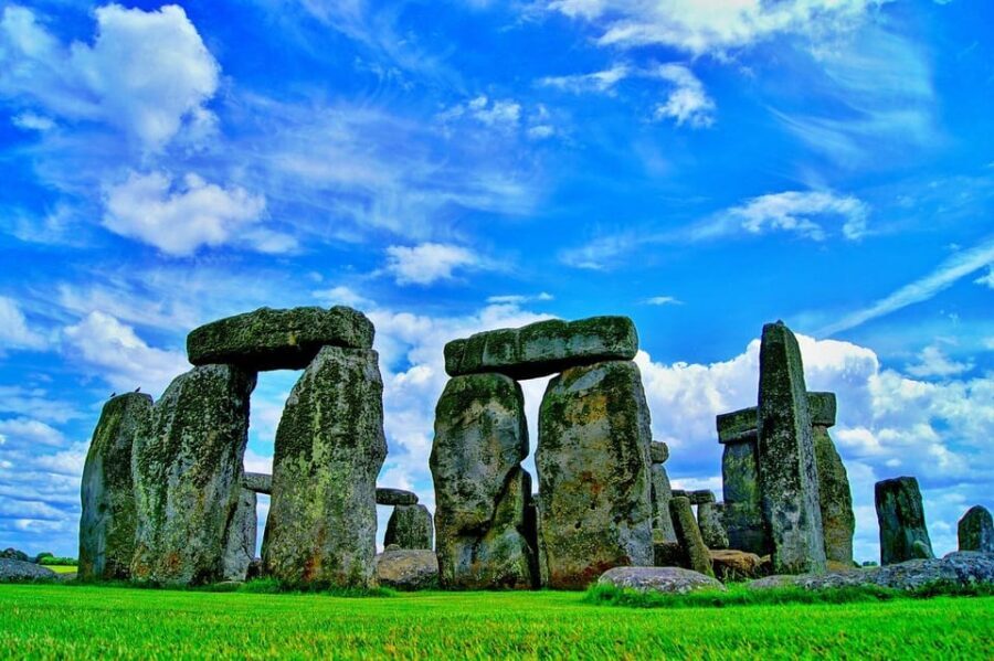 From London: Stonehenge Day Trip with Audioguide - Getting There in Style: Transportation and Logistics