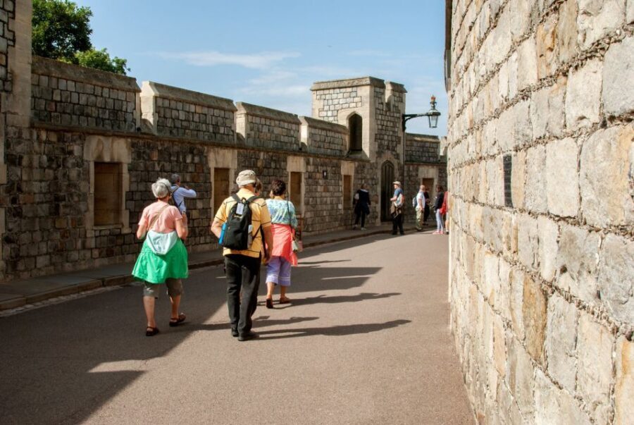 From London: Windsor Castle, Bath, and Stonehenge Day Trip - Transportation and Group Size