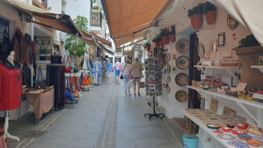 From Málaga: Marbella, Mijas y Puerto Banús Guided Tour - Puerto Banús: Opulence on the Marina
