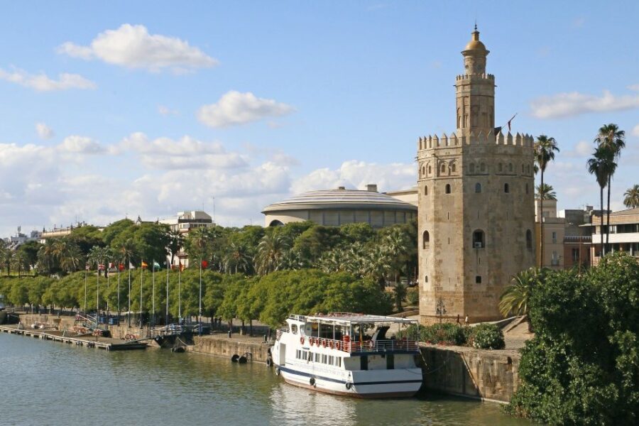 From Malaga: Seville Private Tour with Alcazar and Cathedral - Seville’s Jewish Quarter and Santa Cruz