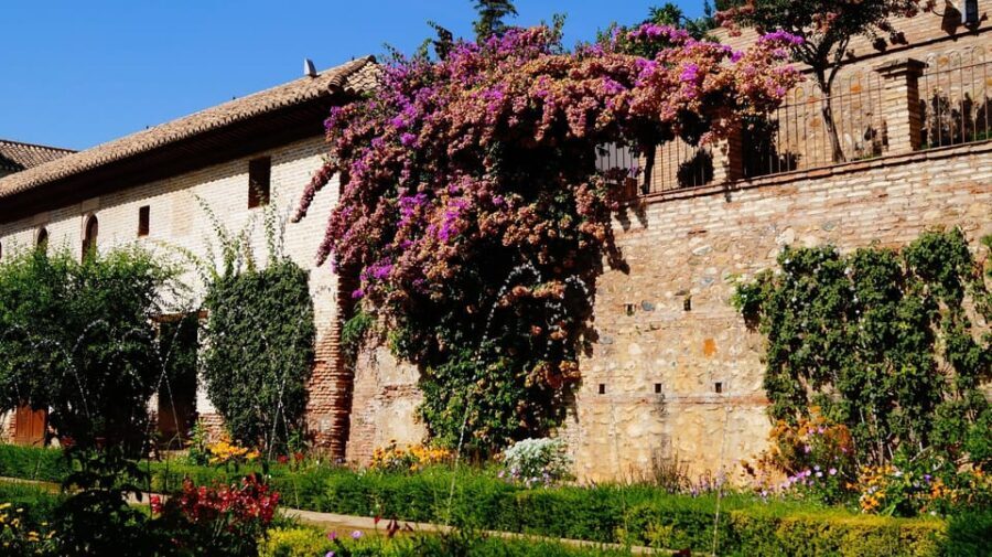 From Málaga: Sunset Alhambra Tour with Tickets - The Itinerary: A Closer Look