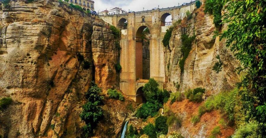 From Malaga:Private Tour to Ronda and Setenil de las Bodegas - Fully Exploring the Experience
