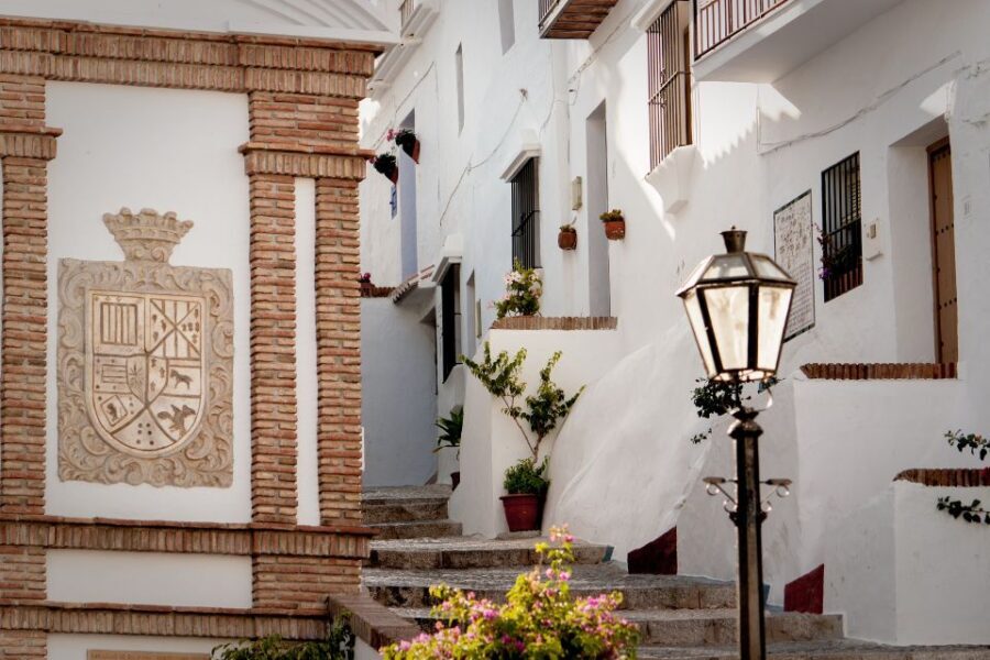 From Motril: Nerja, Frigiliana and Caves Private Tour - Itinerary Breakdown