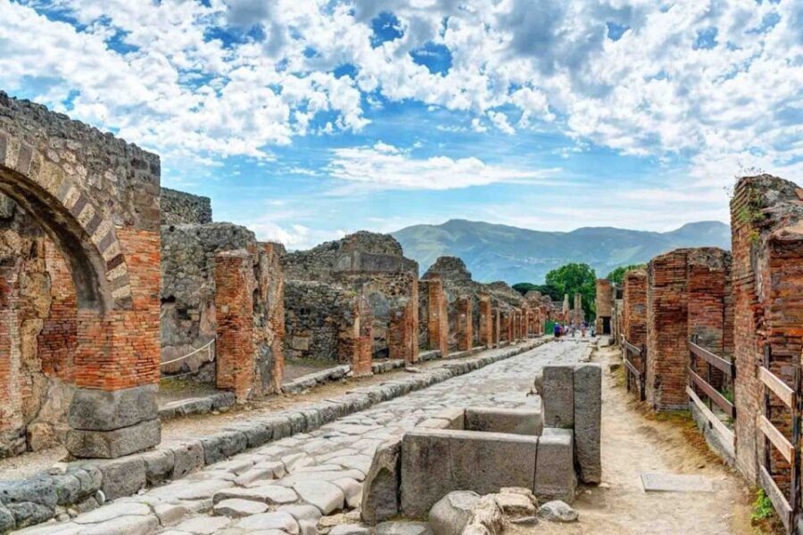 From Naples: Ruins of Pompeii with Archaeologist - Who Should Consider This Tour?