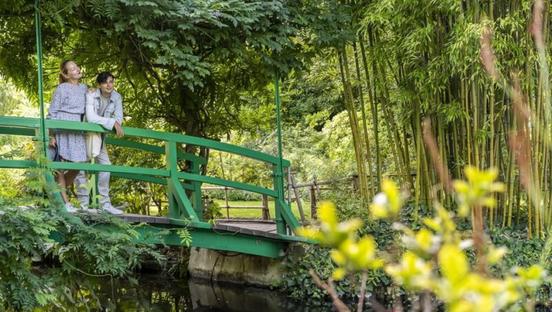 From Paris: Giverny Day Trip with Audio Guide or Live Guide - Key Points
