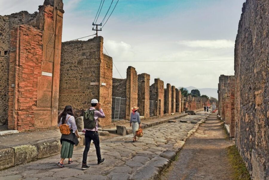 From Rome: Pompeii and Villa of the Mysteries Day Trip - Authenticity and Practicalities