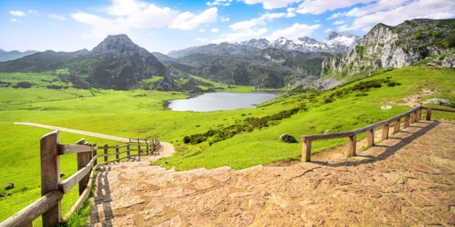 From Santander or Llanes: Covadonga Lakes & Cangas de Onis - Who Will Love This Tour?