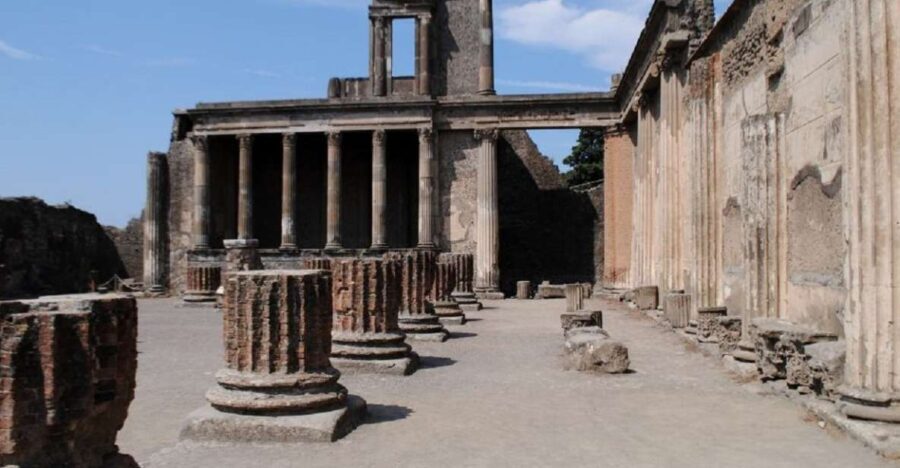 From Sorrento: Pompeii and Mount Vesuvius Tour - Exploring Pompeii: A Walk Through Time