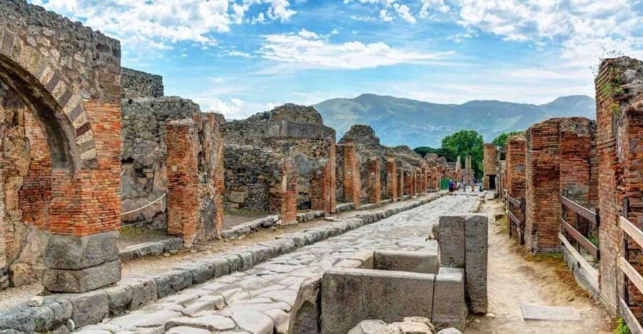 From Sorrento: Pompeii and Vesuvius Tour by Express Train - The Itinerary: What to Expect