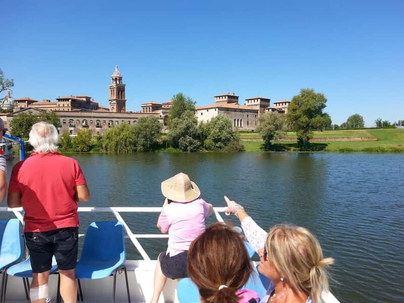 From the magic of the lakes to the ingenuity of Leonardo: sailing through waters and locks - Who will love this tour?