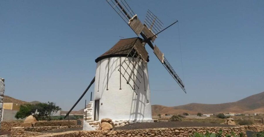 Fuerteventura: Full Day Tour with Lunch - Transport, Guides, and Practicalities