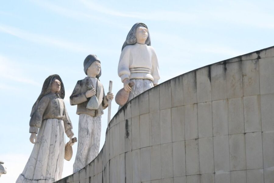 Full Day Private Tour: Fátima, Batalha & Óbidos from Lisbon - Fátima: A Sacred Site of Reflection