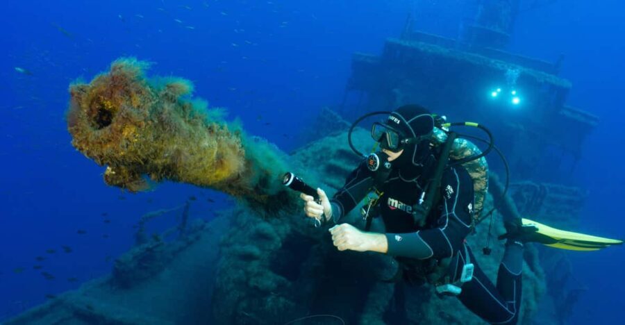 Funchal: Wreck dive F488 Frigate - certified divers - What To Expect: A Typical Day of Wreck Diving in Madeira