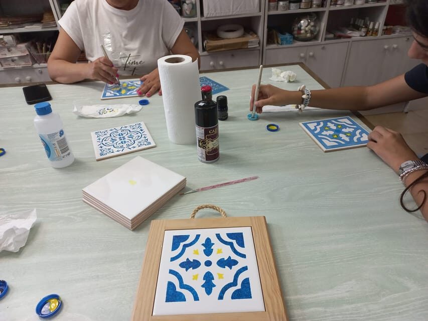 Gaia: Tile painting workshop, Port Wine and Pastel de Nata - Exploring the Workshop in Detail