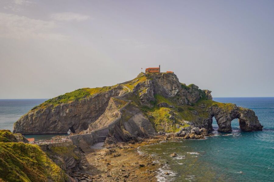 Gaztelugatxe with access, Bermeo and Gernika from Bilbao - Transportation and Timing