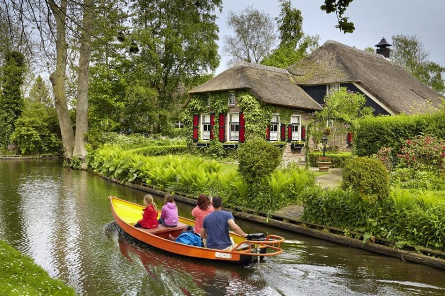 Giethoorn: Round trip from Amsterdam optional guided cruise - The itinerary in detail