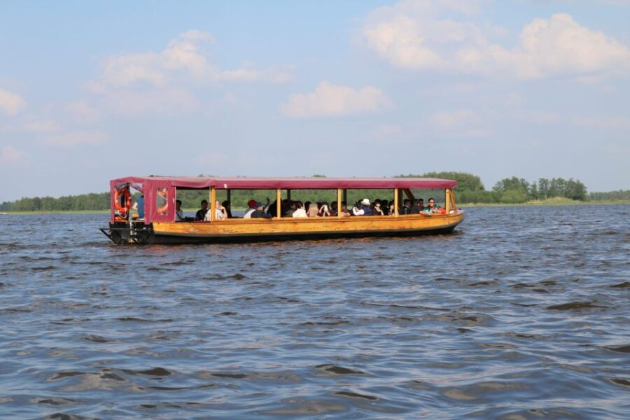 Giethoorn: Village & National Park Canal Cruise with Coffee - Exploring the Giethoorn Experience in Detail