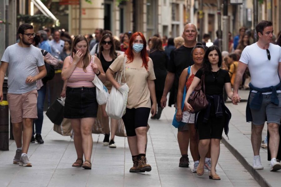Girona: Guided Walking Tour with Attraction Entry Tickets - Final Thoughts: Who Will Love This Tour?