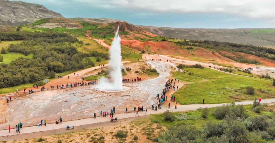 Golden Circle and Kerið Crater Small Group Tour - Þingvellir National Park: Europe Meets America