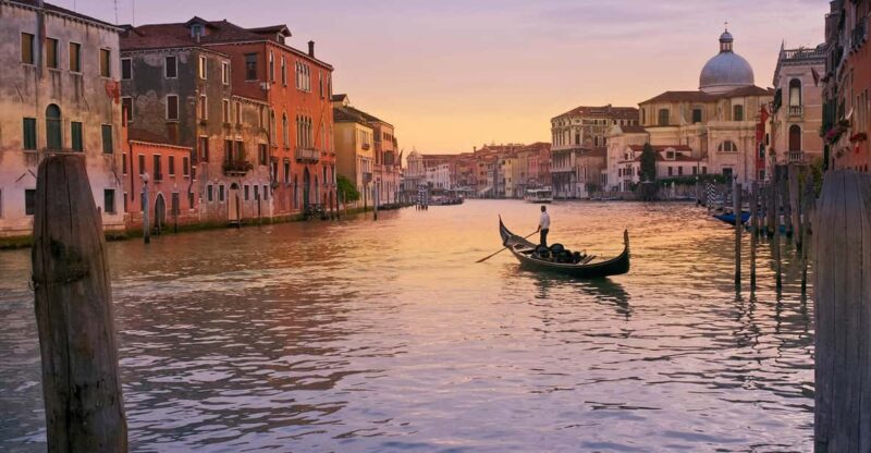 Gondola Serenade: Romance on Venetian Waters Private - The Experience in Detail