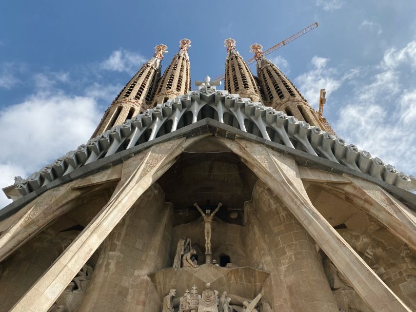 Gothic Paths, Tapas & Sagrada Familia. Private Tour - The Market and Food Experience
