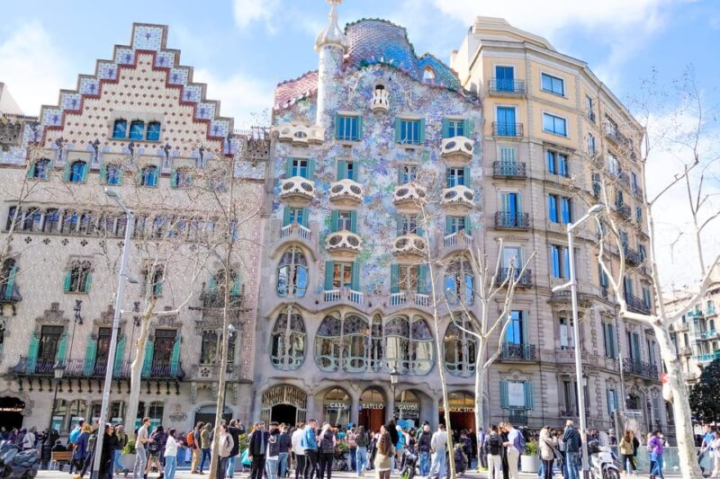 Gothic Quarter & Gaudí's Treasures Small-Group Tour - Exploring Barcelona’s Treasures: A Guide to the Gothic Quarter & Gaudí’s Masterpieces
