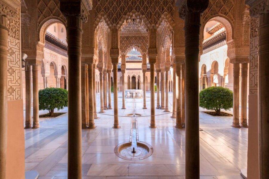 Granada: 3-Hour Alhambra and Generalife Gardens Guided Tour - The Experience: What You’ll Find on the Tour