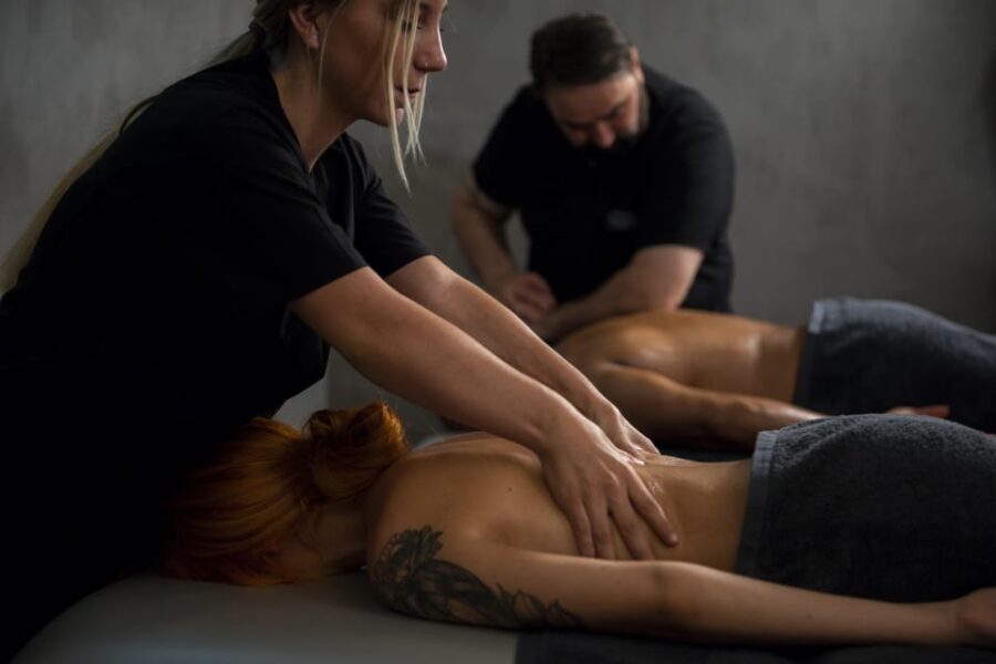 Granada: 50 minute Couples Massage - Who Should Consider This Experience?