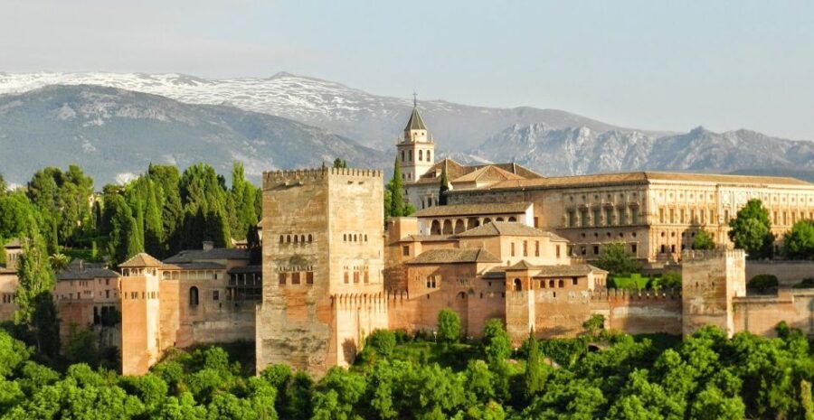 Granada: Alhambra and Nasrid Palaces Tour without Tickets - Practical Tips for Travelers