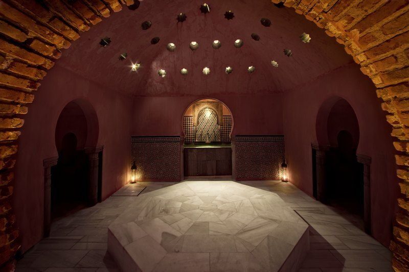 Granada: Alhambra Guided Tour and Arabian Bath and Massage - The Gardens of Generalife