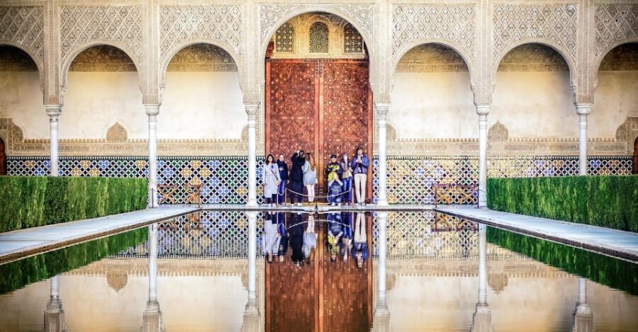 Granada: Alhambra & Nasrid Palaces Small Group Guided Tour - The Itinerary: What to Expect During the Tour