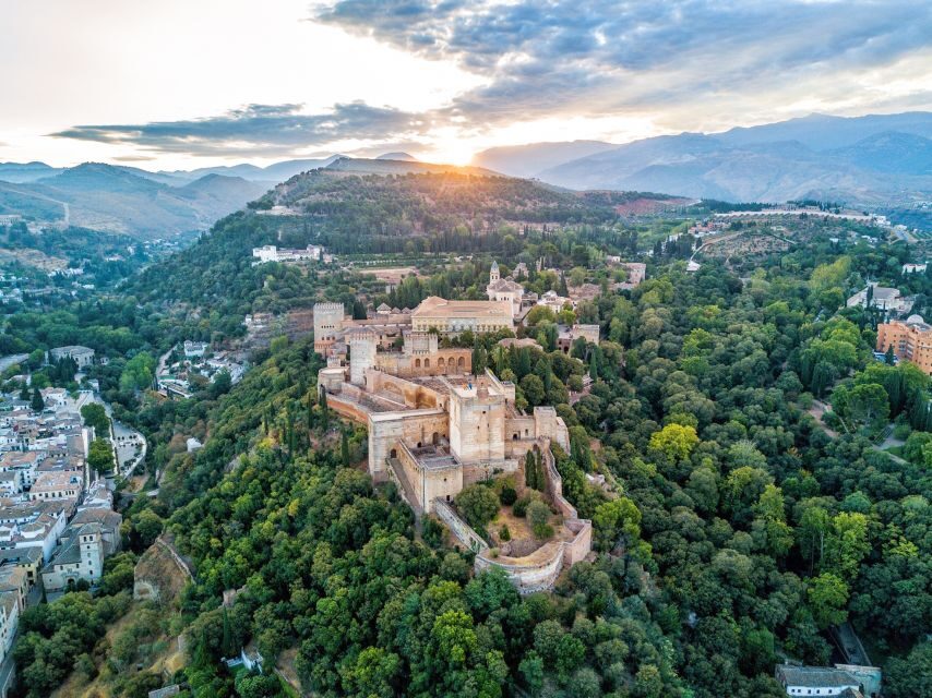 Granada: Alhambra & Nasrid Palaces Tour with Tickets - The Itinerary Breakdown and What You’ll Experience
