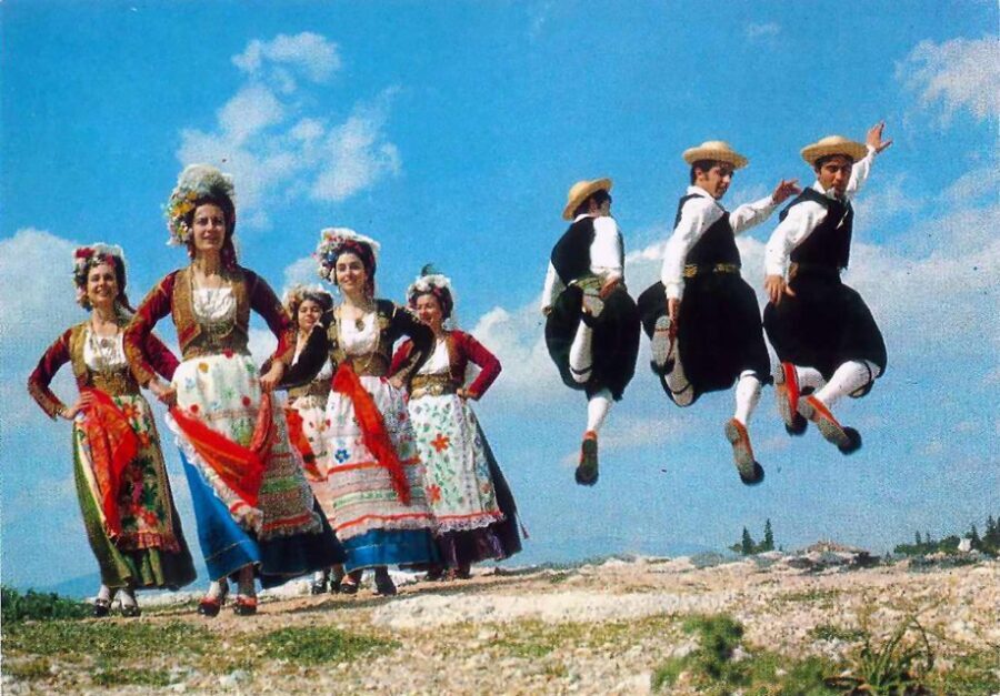 Greek dance lessons - Who Will Love This Experience?