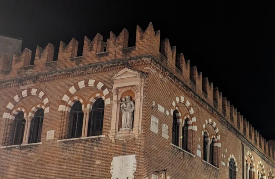 Guided Walking Tour in Verona - Practical Details: What the Tour Includes and Tips