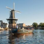 Haarlem: Sightseeing Boat Tour with Snacks and Drinks - Who Will Love This Tour?