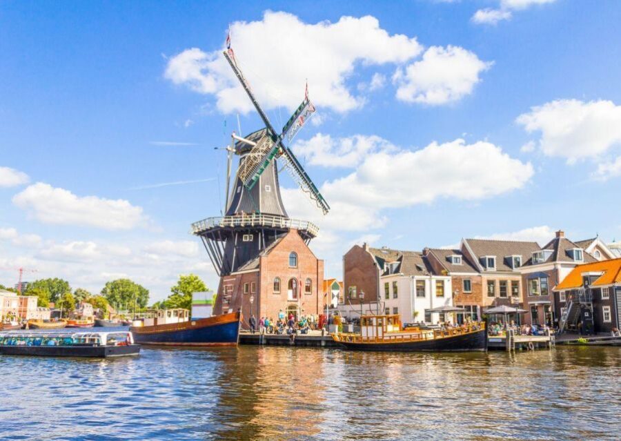 Haarlem: Sightseeing Canal Cruise through the City Center - Who Should Consider This Tour?
