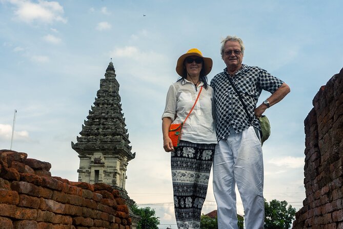 Half-Day Private Majapahit Historical Tour from Surabaya - Stop 1: Candi Wringinlawang