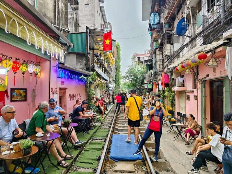 HANOI: MOTORBIKING TO TRAIN STREET AND TEMPLE OF LITERATURE - Key Points