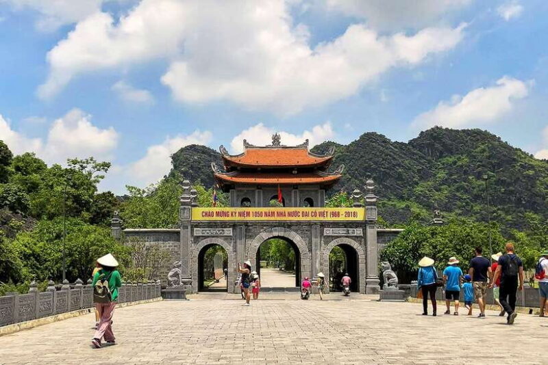 Hanoi/Ninh Binh: Tam Coc, Hoa Lu & Mua Caves Full-Day Trip - Key Points