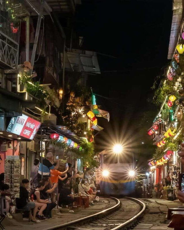 Hanoi: Private Food Tasting Tour and Train Street Experience - Key Points