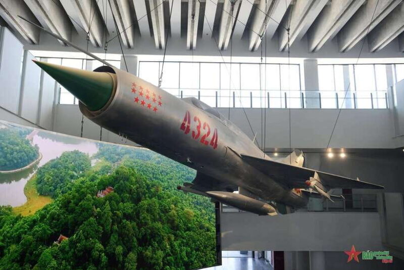 Hanoi: Vietnam Military History Museum & Landmarks Tour - Key Points