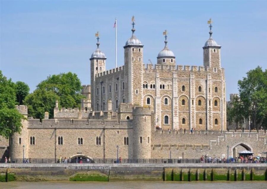 Hop on Hop off London Bus Tour & Tower of London - The Practicalities
