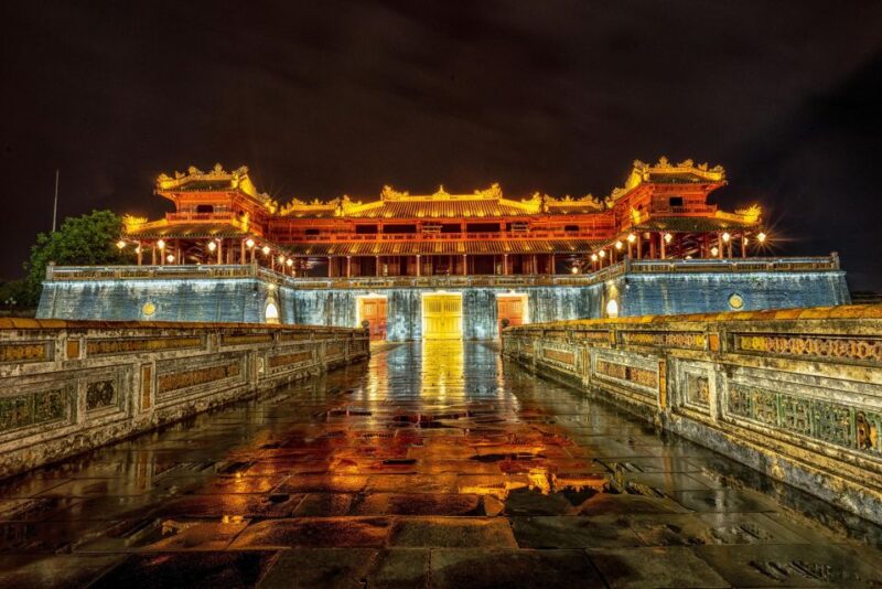 HUE : NIGHT WALKING AND STREET FOOD TOUR - Key Points