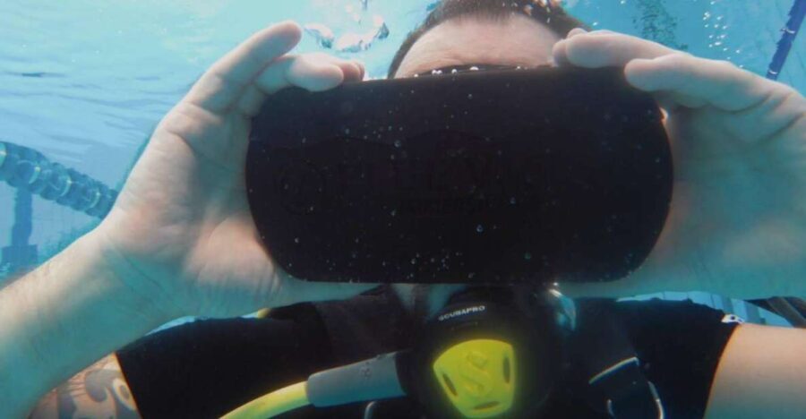 Immerse yourself between virtual and real in the ocean floor - Who Should Consider This Experience?