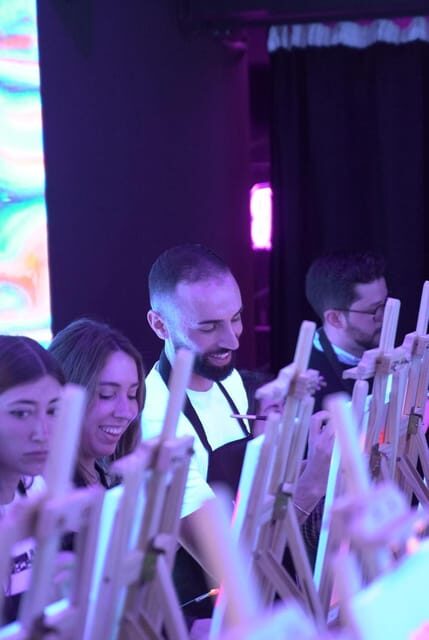 Immersive art experience with unlimited wine - FAQ