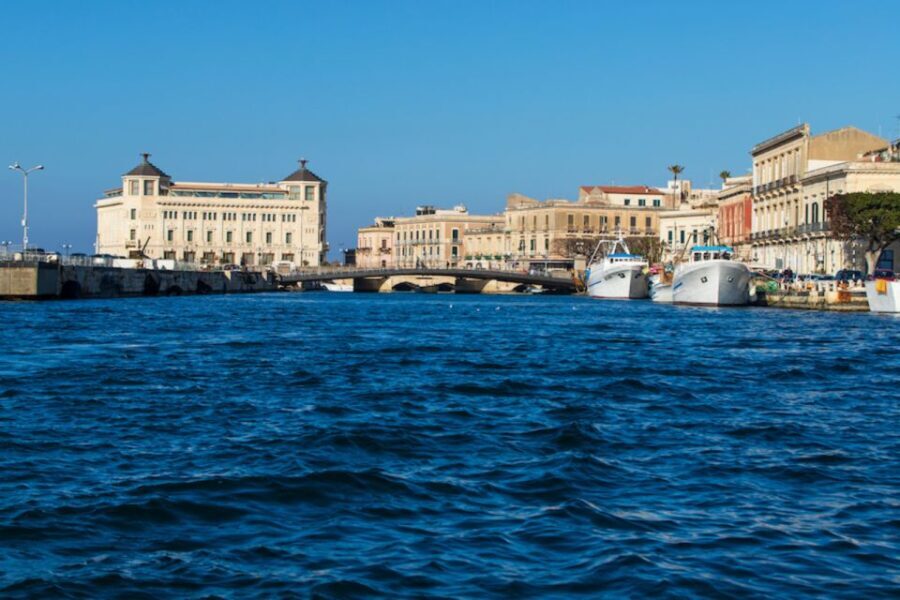 Island of Ortigia: Sunset Boat Tour with Aperitif - The Sea Caves and Beyond