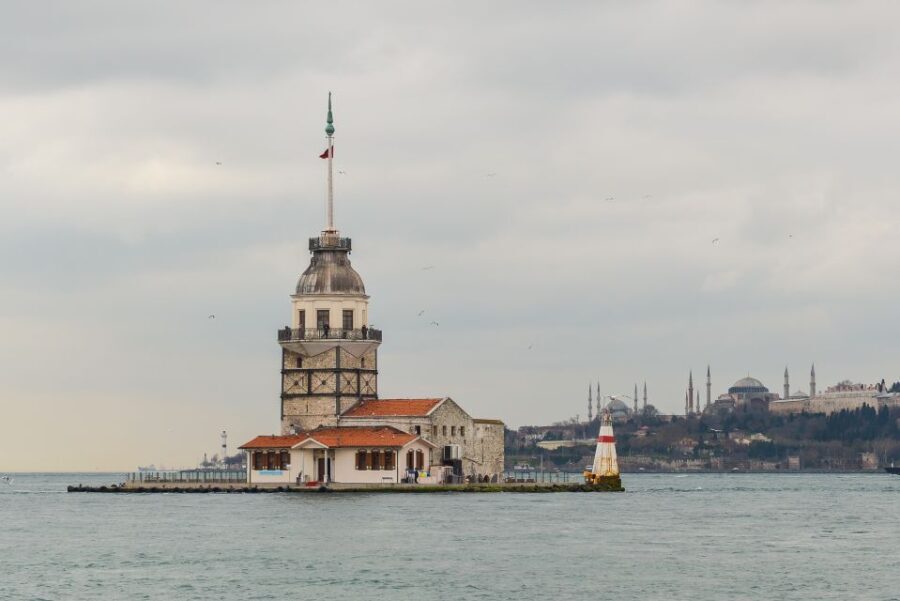 Istanbul: Asian Continent Highlights Walking Tour - Uskudar: The Historic Neighborhood and Local Market