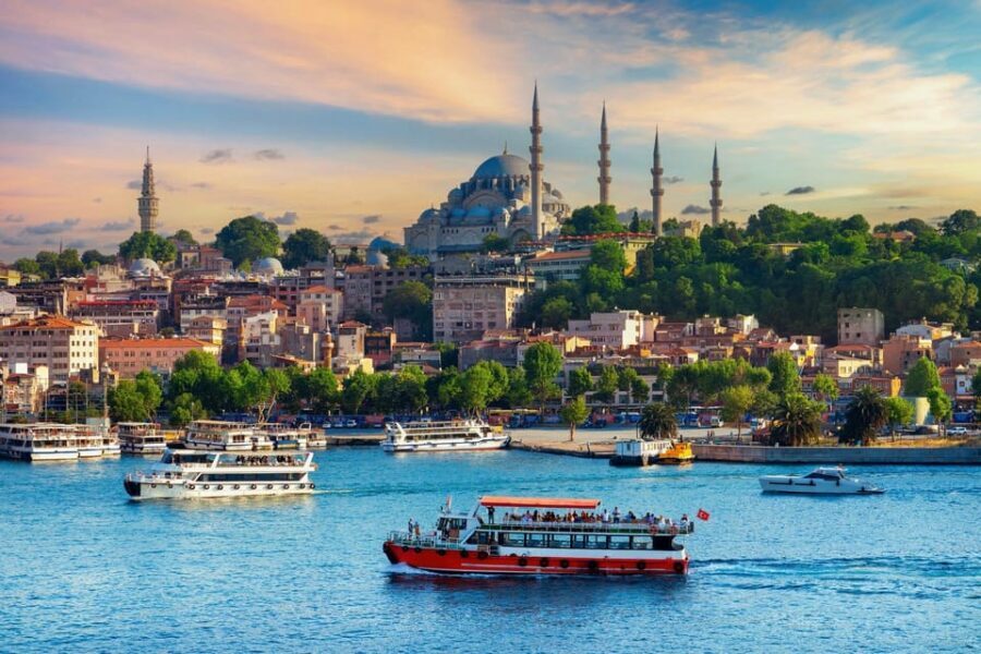 Istanbul: Bosphorus Strait Sightseeing Cruise & Audio Guide - Detailed Breakdown of the Itinerary