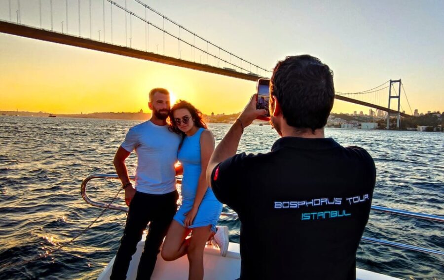 Istanbul: Bosphorus Sunset Yacht Cruise with Live Guide - The Itinerary: A Scenic Journey